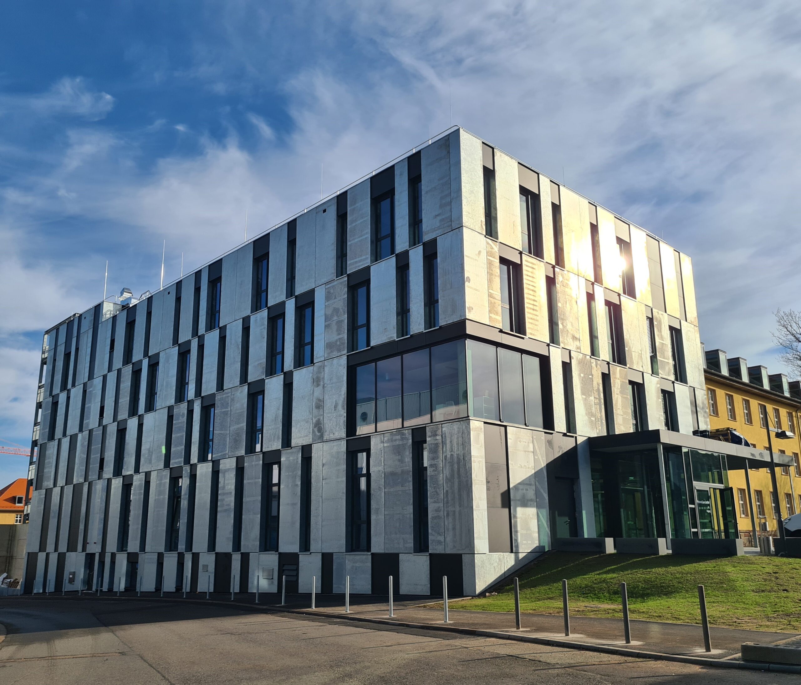 Kontaktiere uns - Scheer School of Digital Sciences at Saarland University